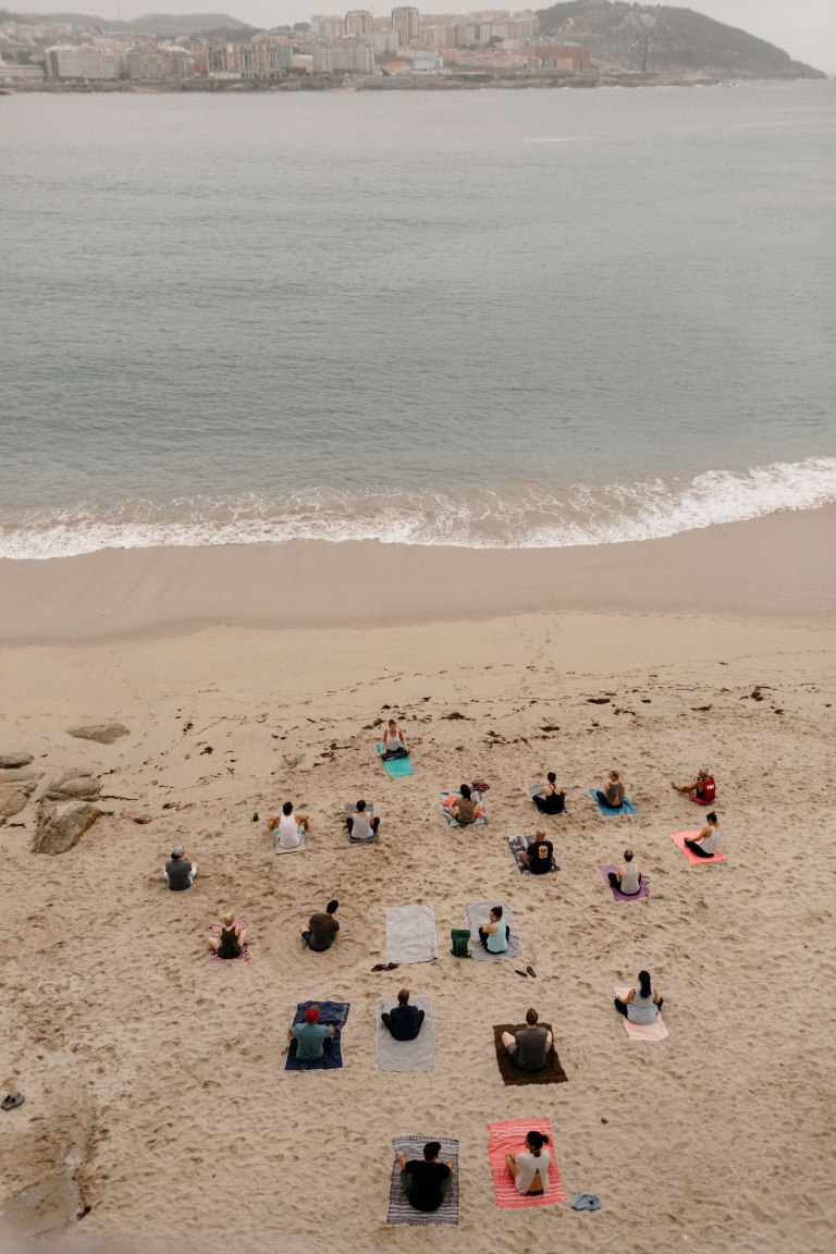 Pre/post-surf beach yoga flow – go 4 the globe