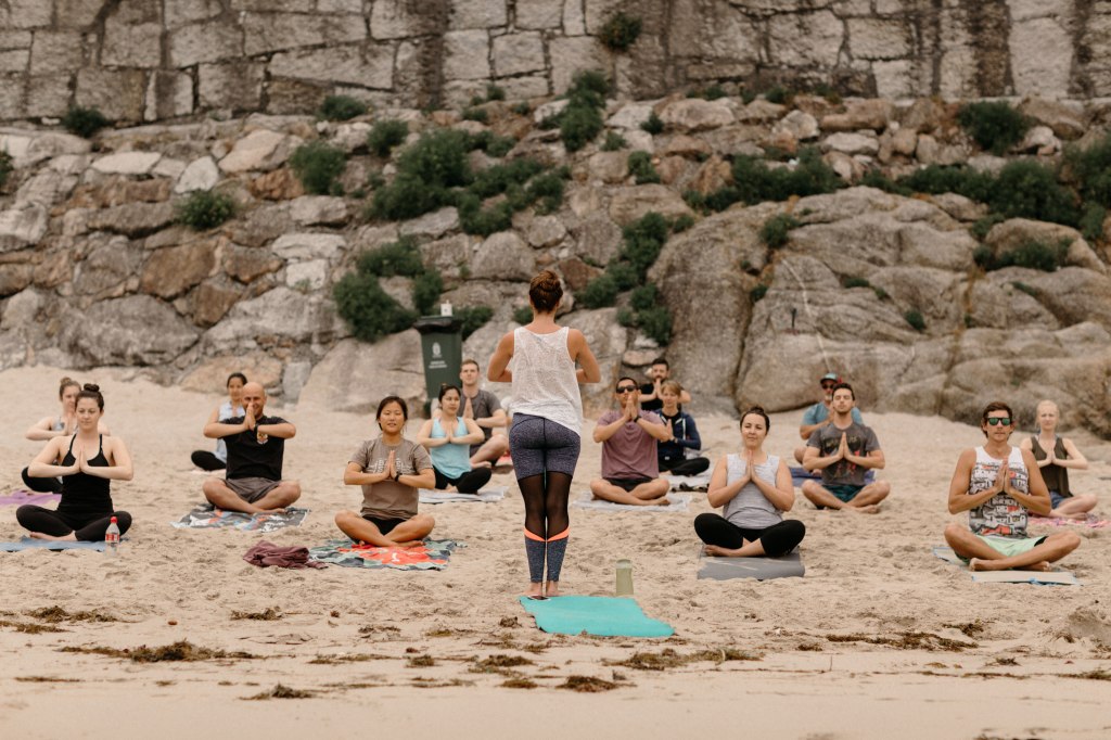 Pre/post-surf beach yoga flow – go 4 the globe
