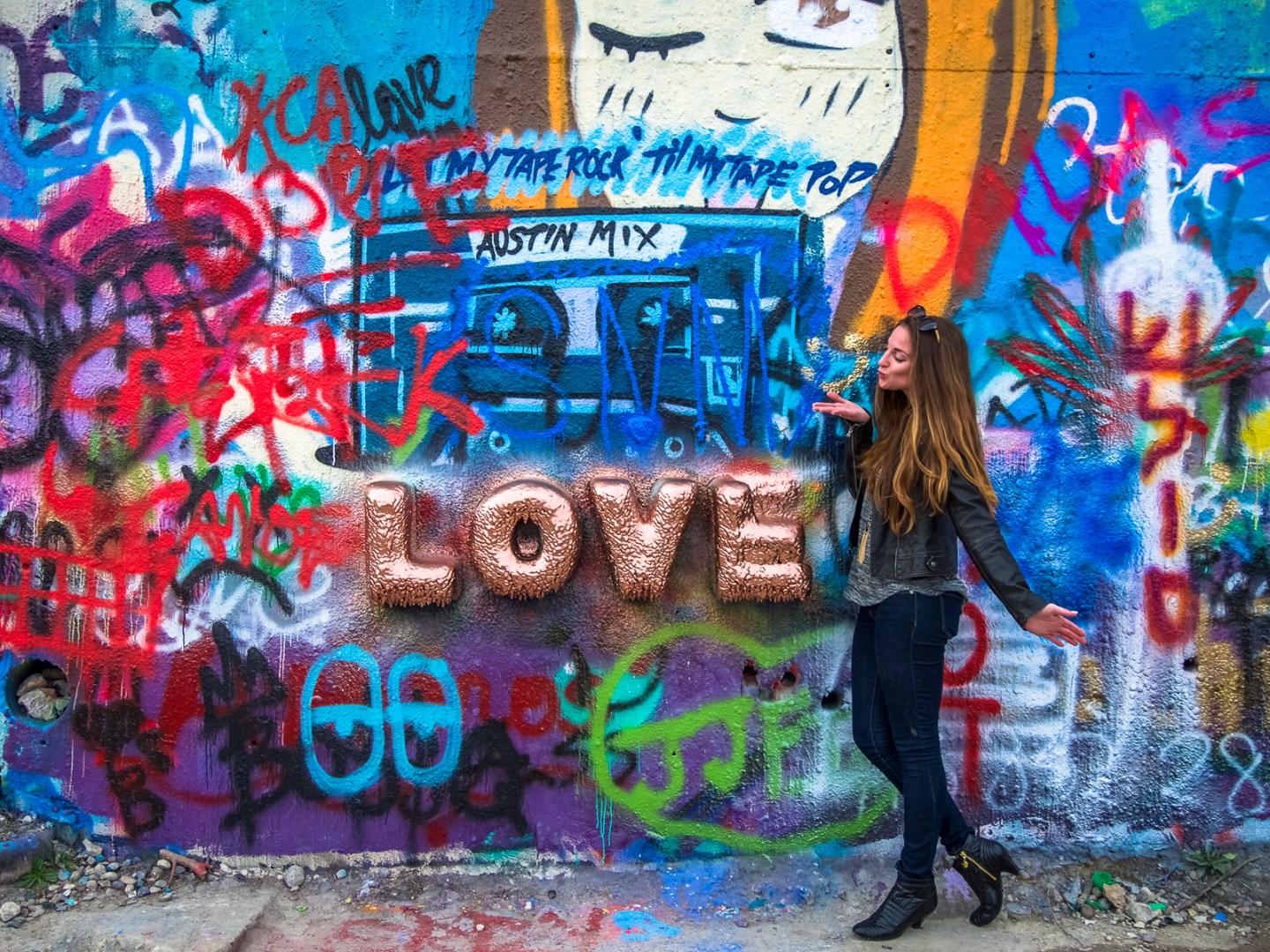 Where to find the 5 most Instagramable walls in Austin – go 4 the globe